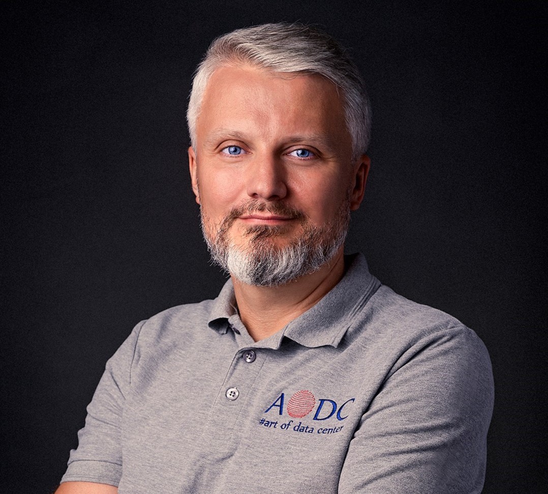 GigaCon » MACIEJ WIŚNIEWSKI